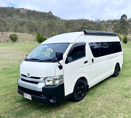 Toyota Hiace 200 SLWB – STAGBIT Adventures